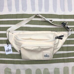 ALO Yoga | Bags | Alo Yoga Explorer Fanny Pack Adjustable Waistshoulder ...